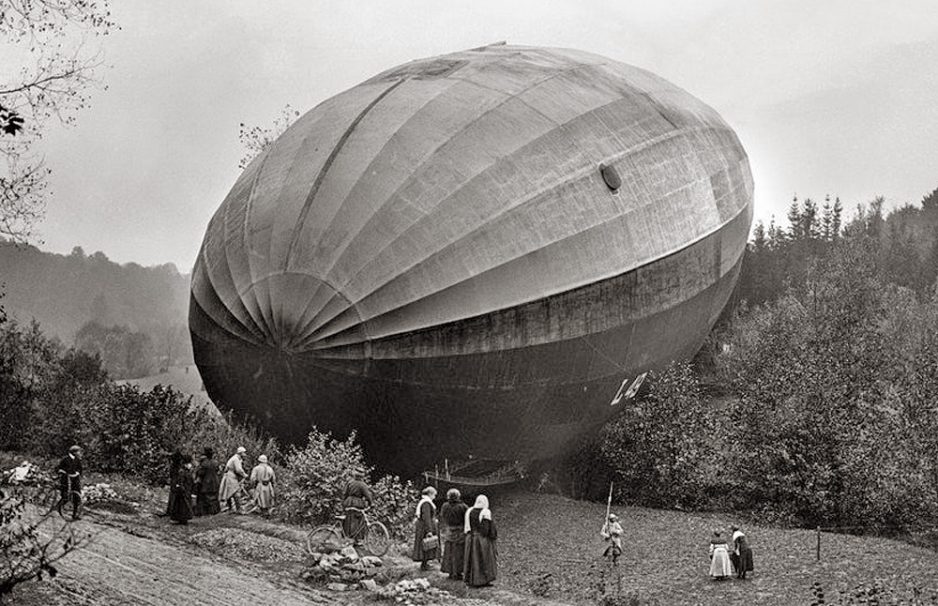 Le Zeppelin allemand L 49 capturé à Bourbonne-les-Bains le 20 Octobre ...